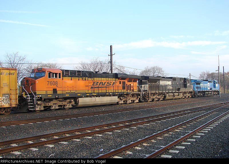 BNSF 7608